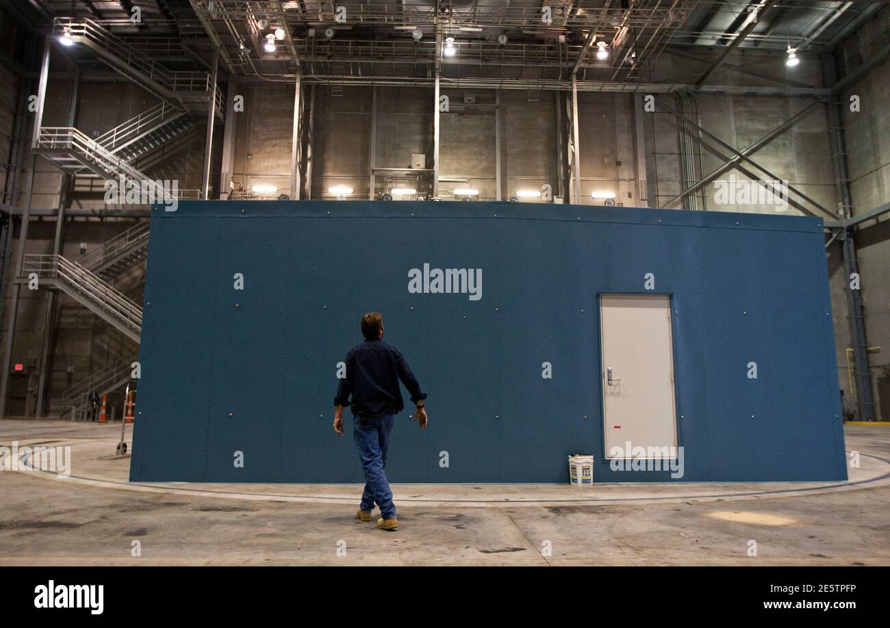 Wind tunnel test building hi-res stock photography and images - Alamy