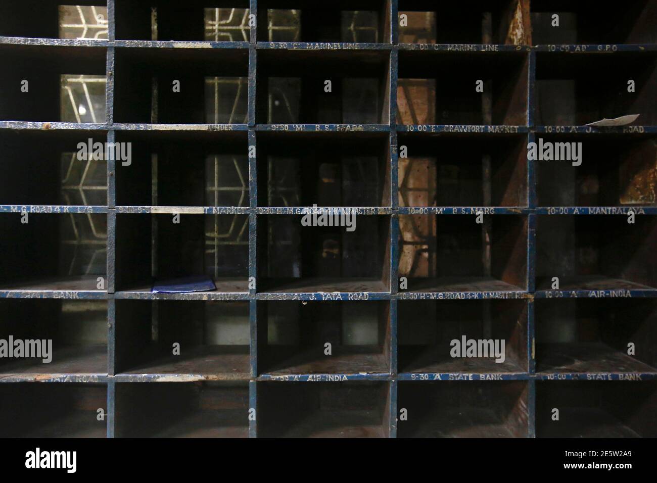 Reporting system hi-res stock photography and images - Alamy