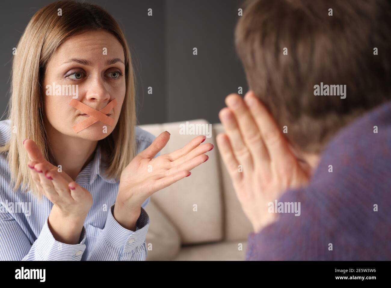 Understanding gestures hi-res stock photography and images - Alamy
