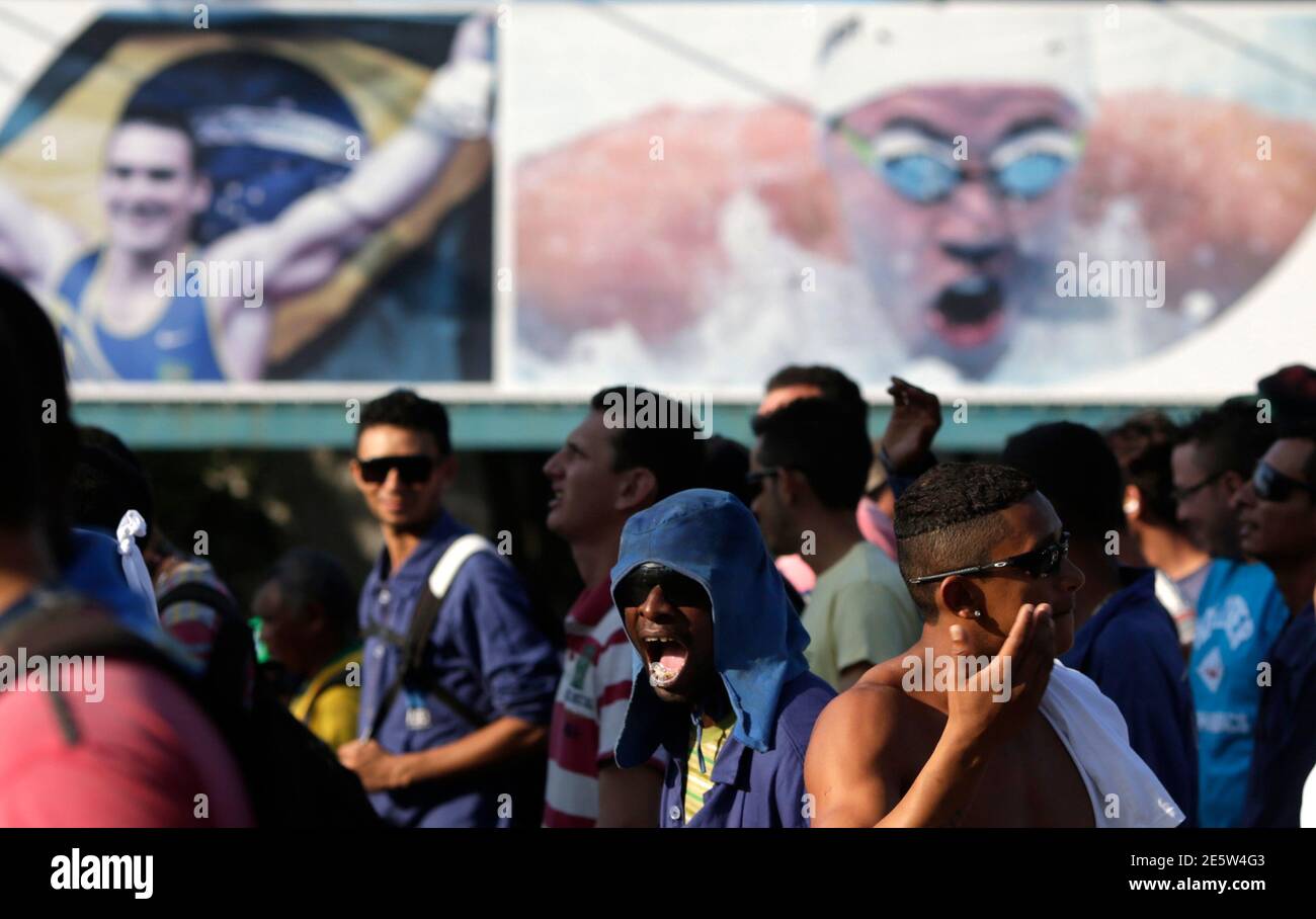 Construction workers on strike hi-res stock photography and images - Alamy