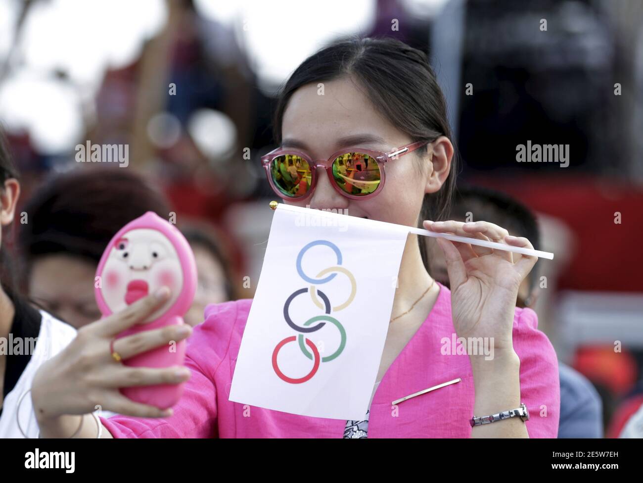 First olympic flag hi-res stock photography and images - Alamy