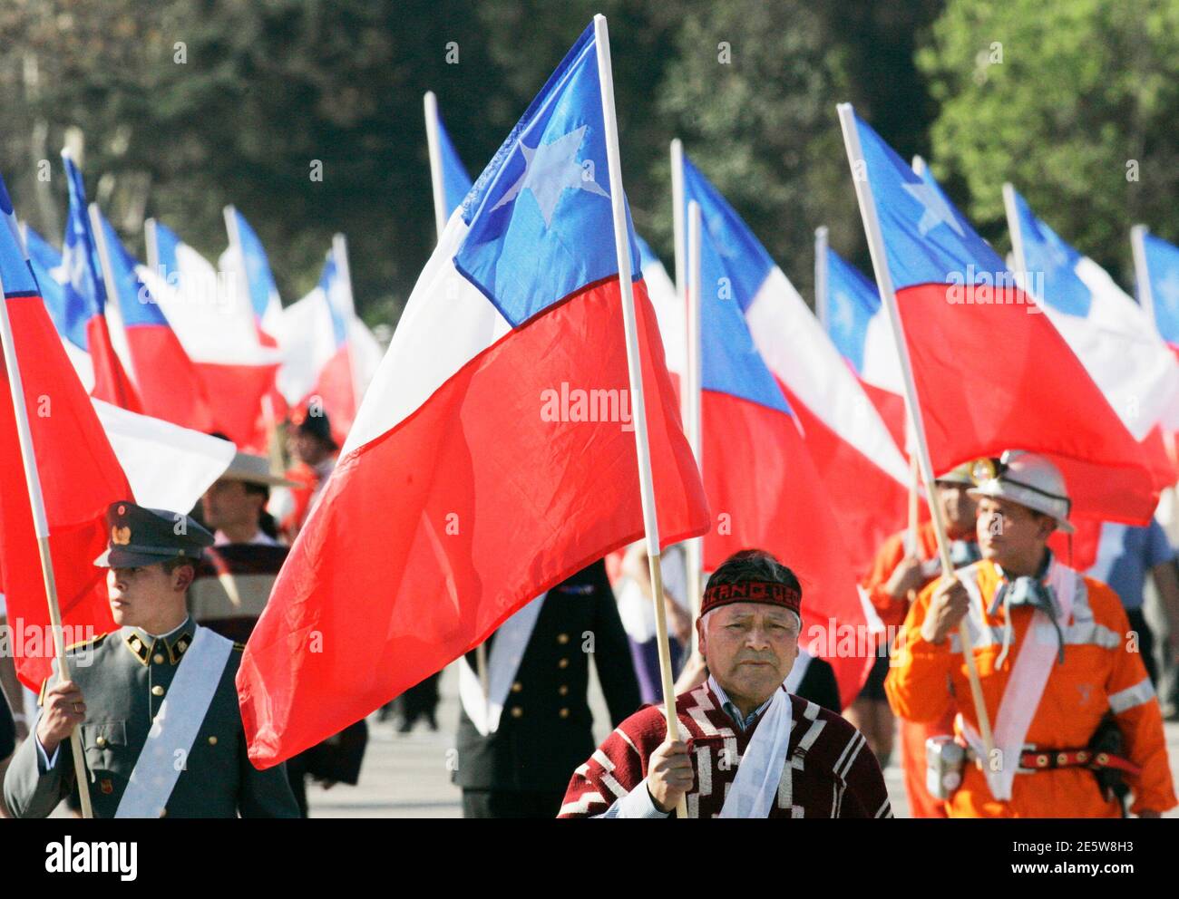 Chile santiago military parade hi-res stock photography and images - Alamy