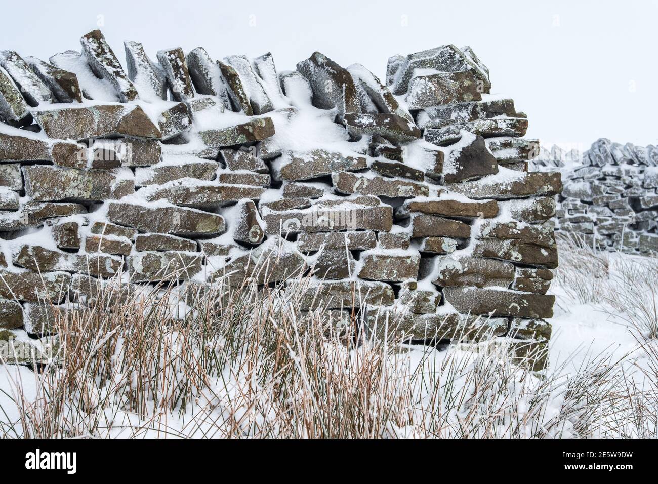Stone wall edge hi-res stock photography and images - Alamy