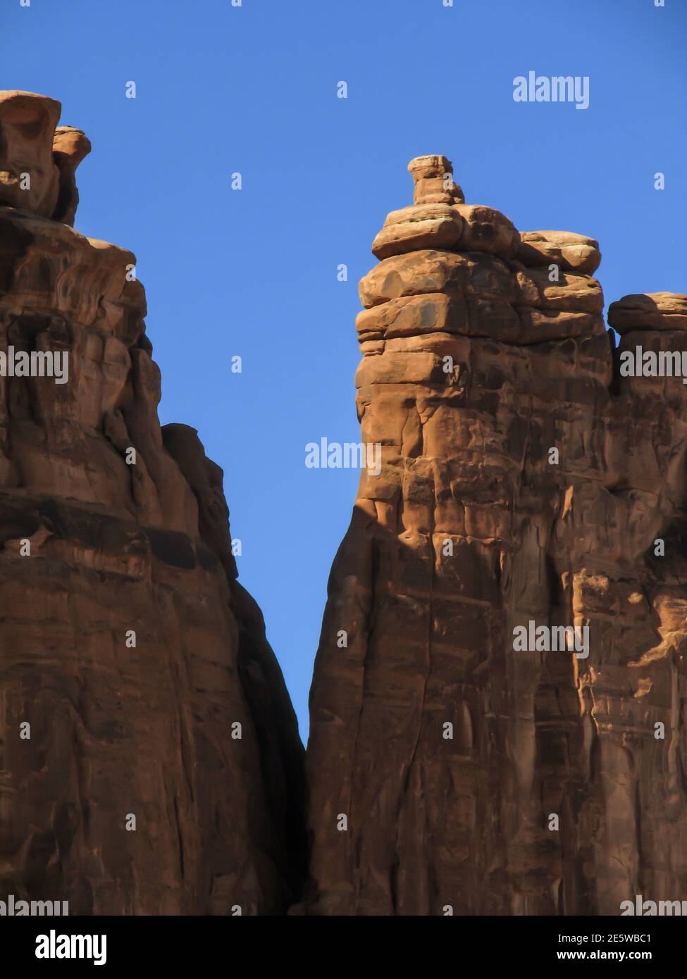 Arches cliffs hi-res stock photography and images - Alamy