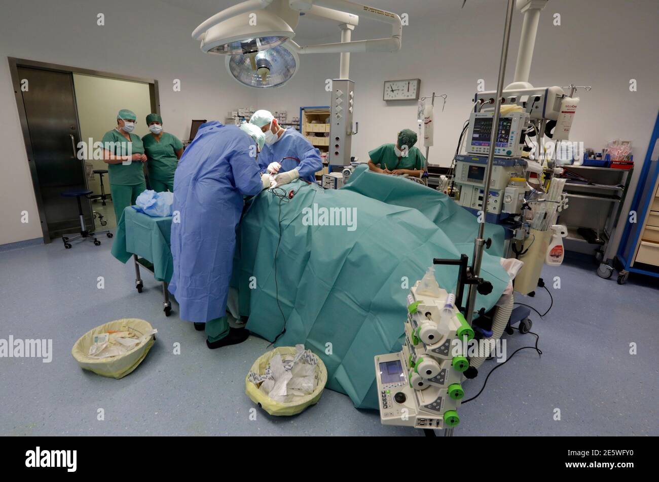 Surgical Unit High Resolution Stock Photography and Images - Alamy