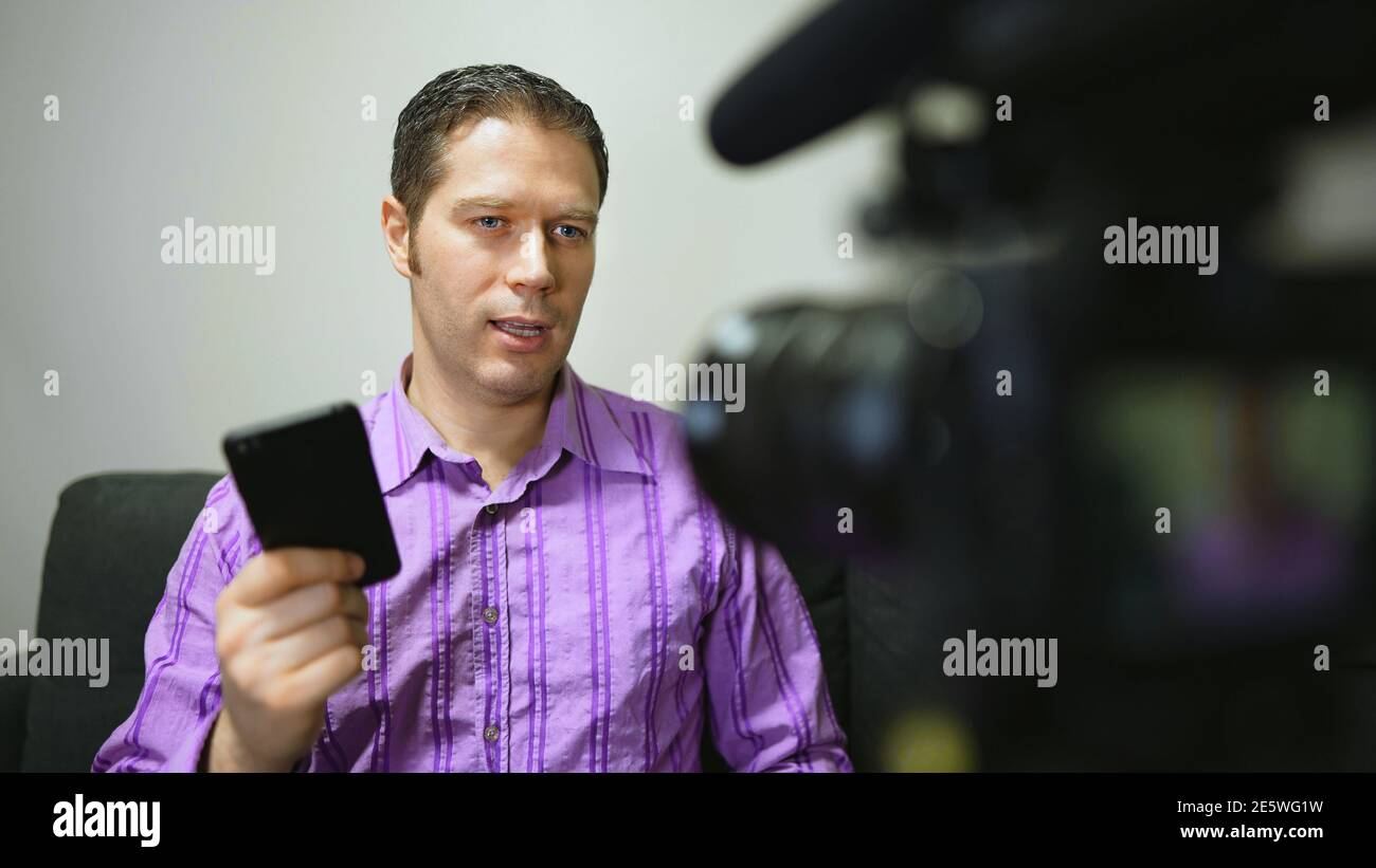 Making phones hi-res stock photography and images - Alamy