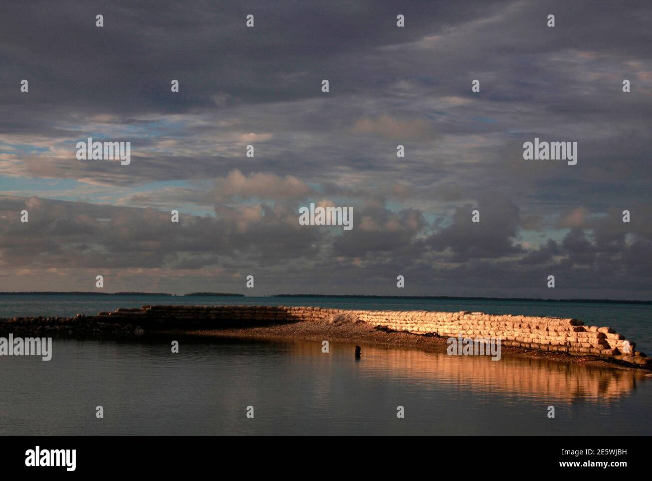 Kiribati rising sea levels hi-res stock photography and images - Alamy