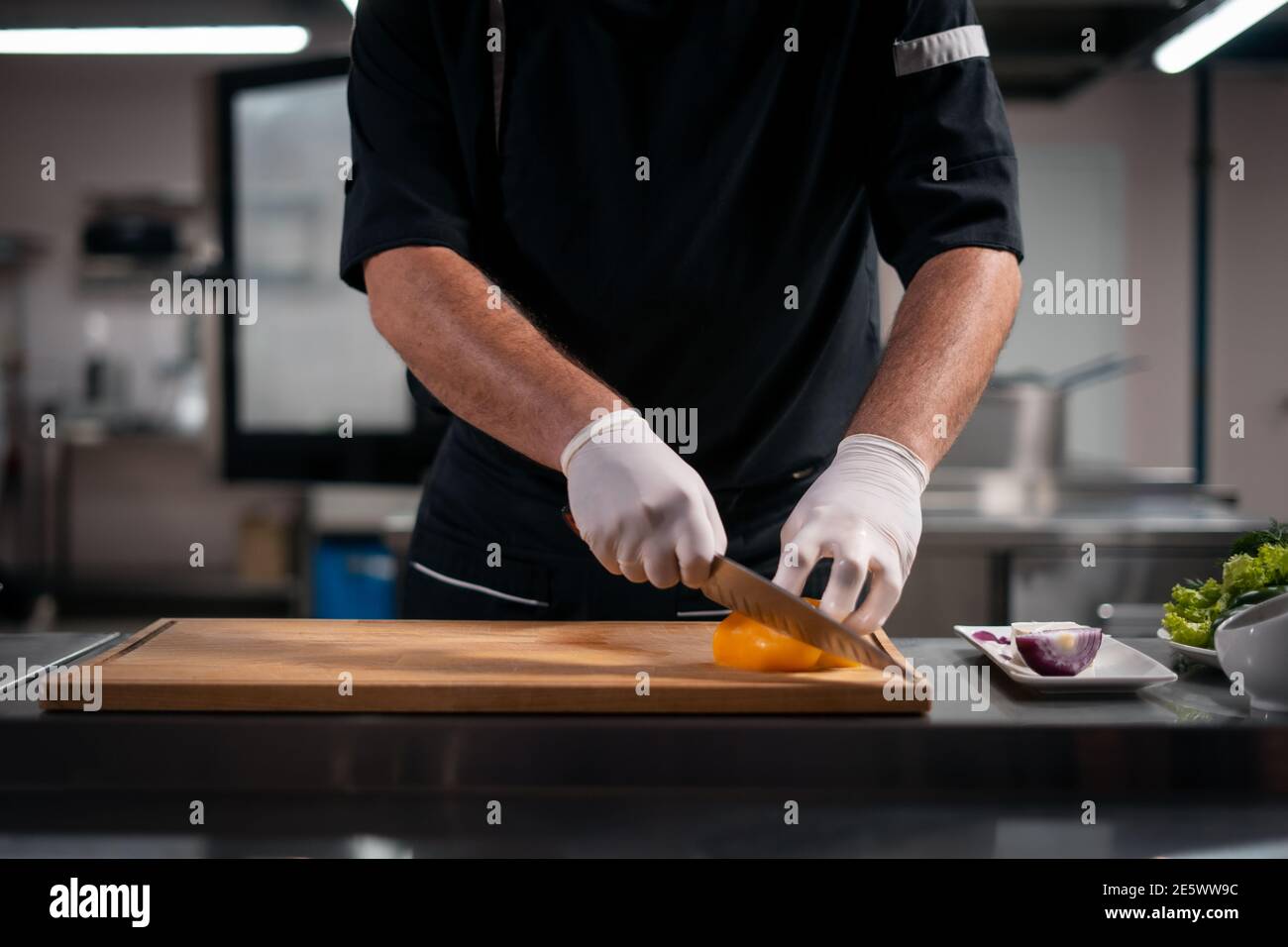 Chef kitchen chopping hi-res stock photography and images - Alamy