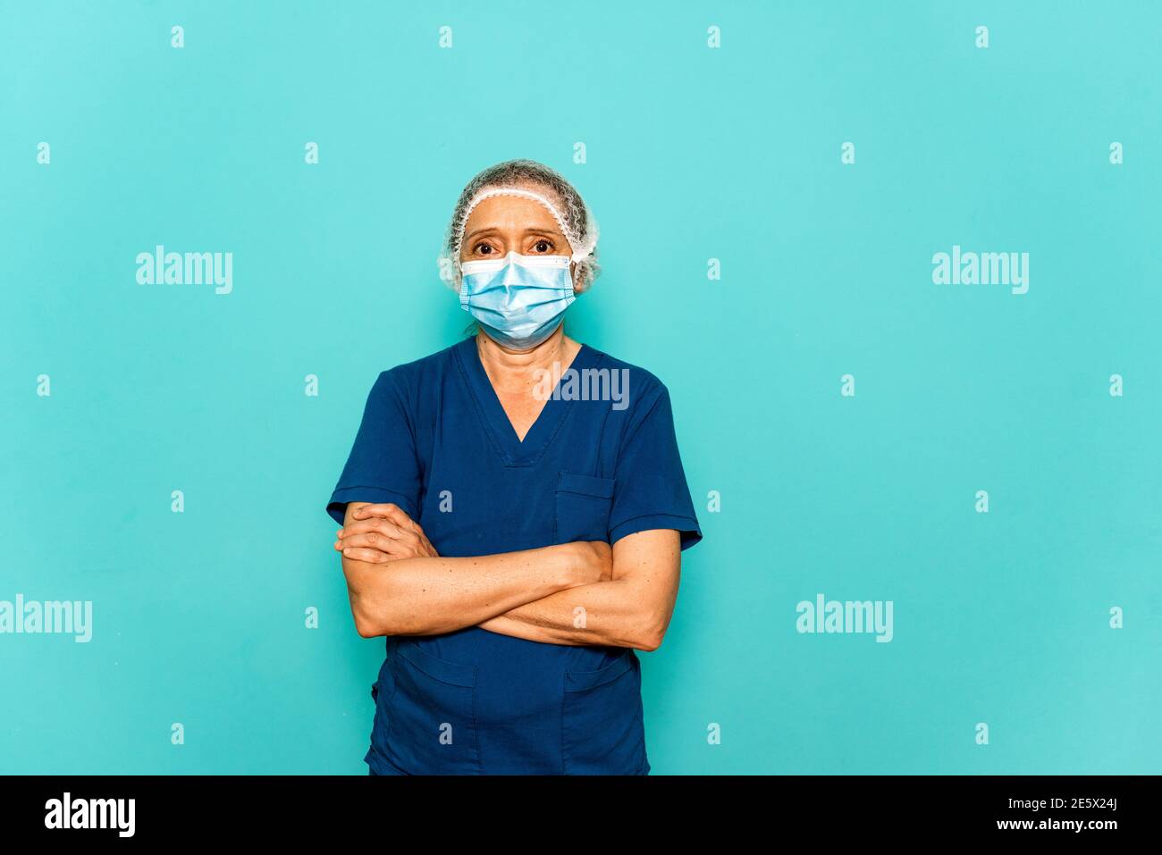Woman wearing hair net hi-res stock photography and images - Alamy