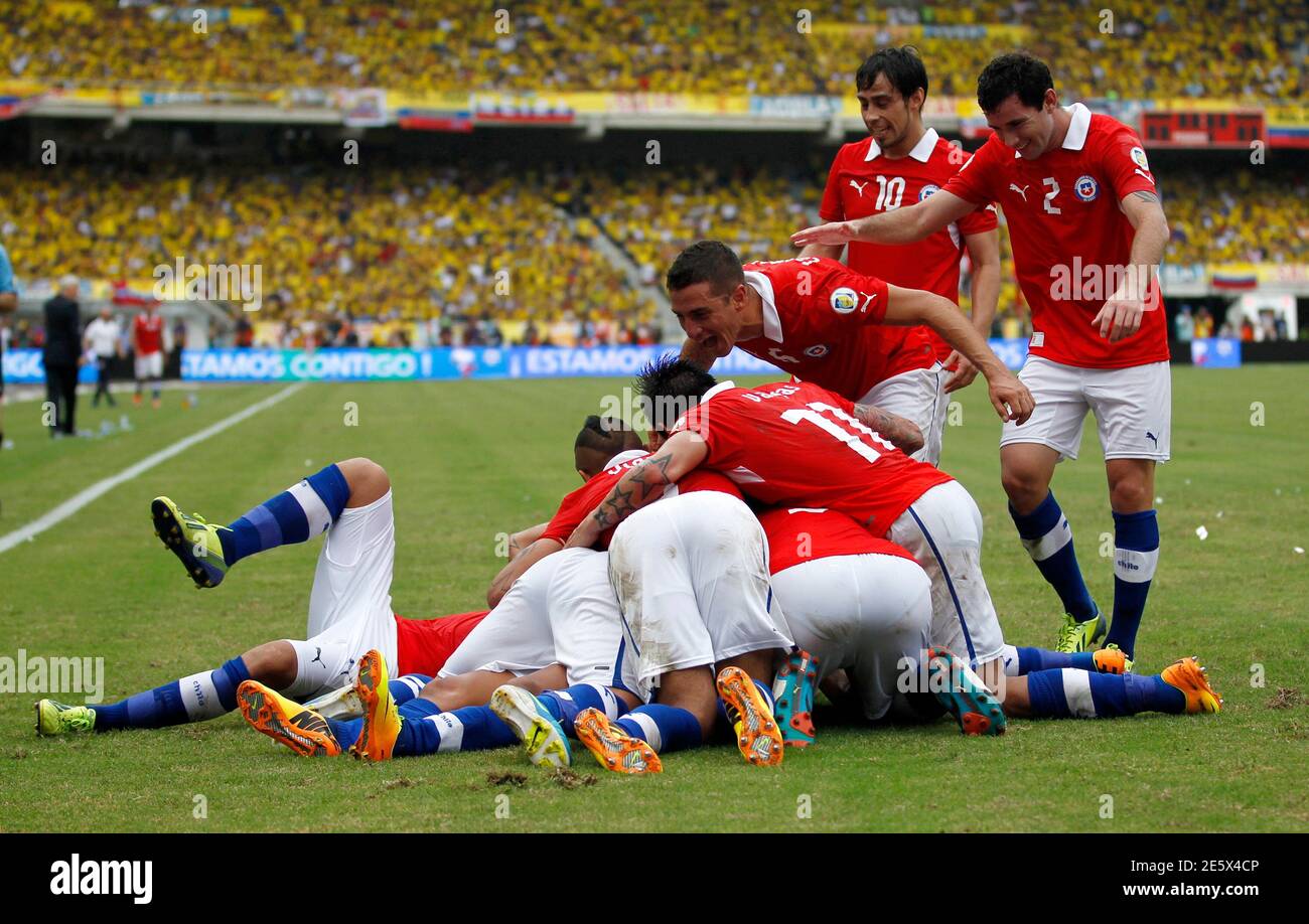Teammate alexis sanchez hi-res stock photography and images - Alamy