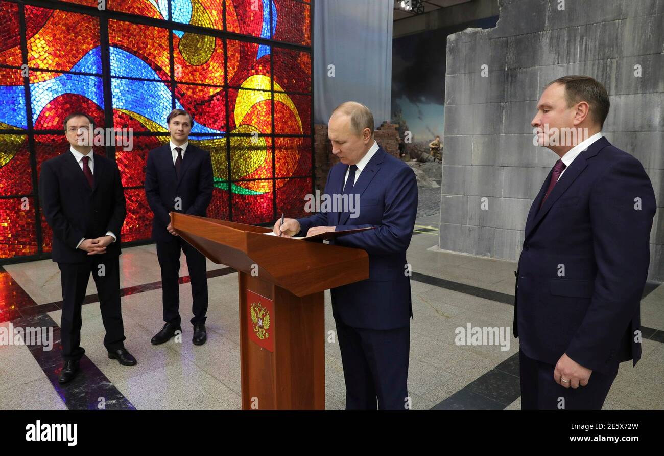 Vladimir putin book hi-res stock photography and images - Alamy