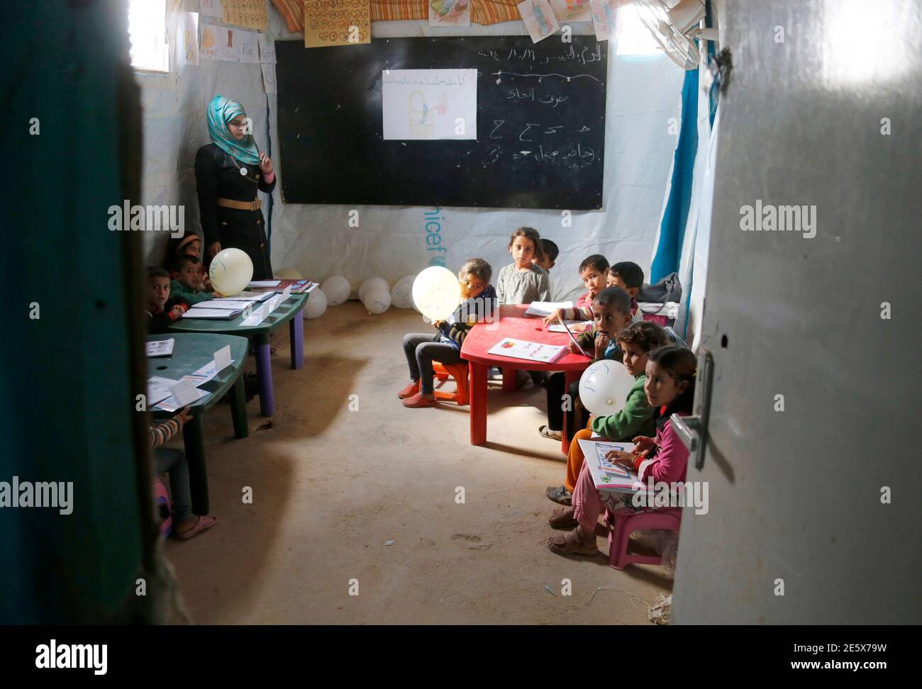 Refugee woman study hi-res stock photography and images - Alamy