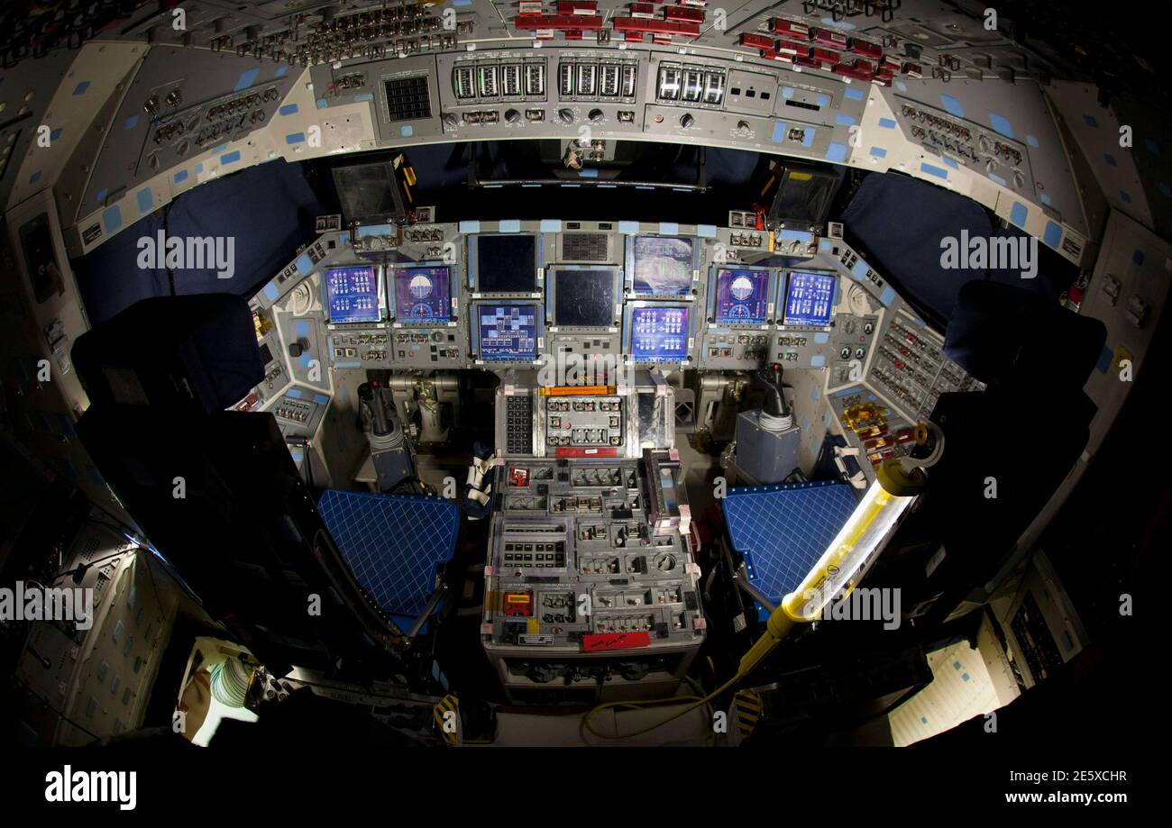 Space shuttle discovery flight deck hi-res stock photography and images ...