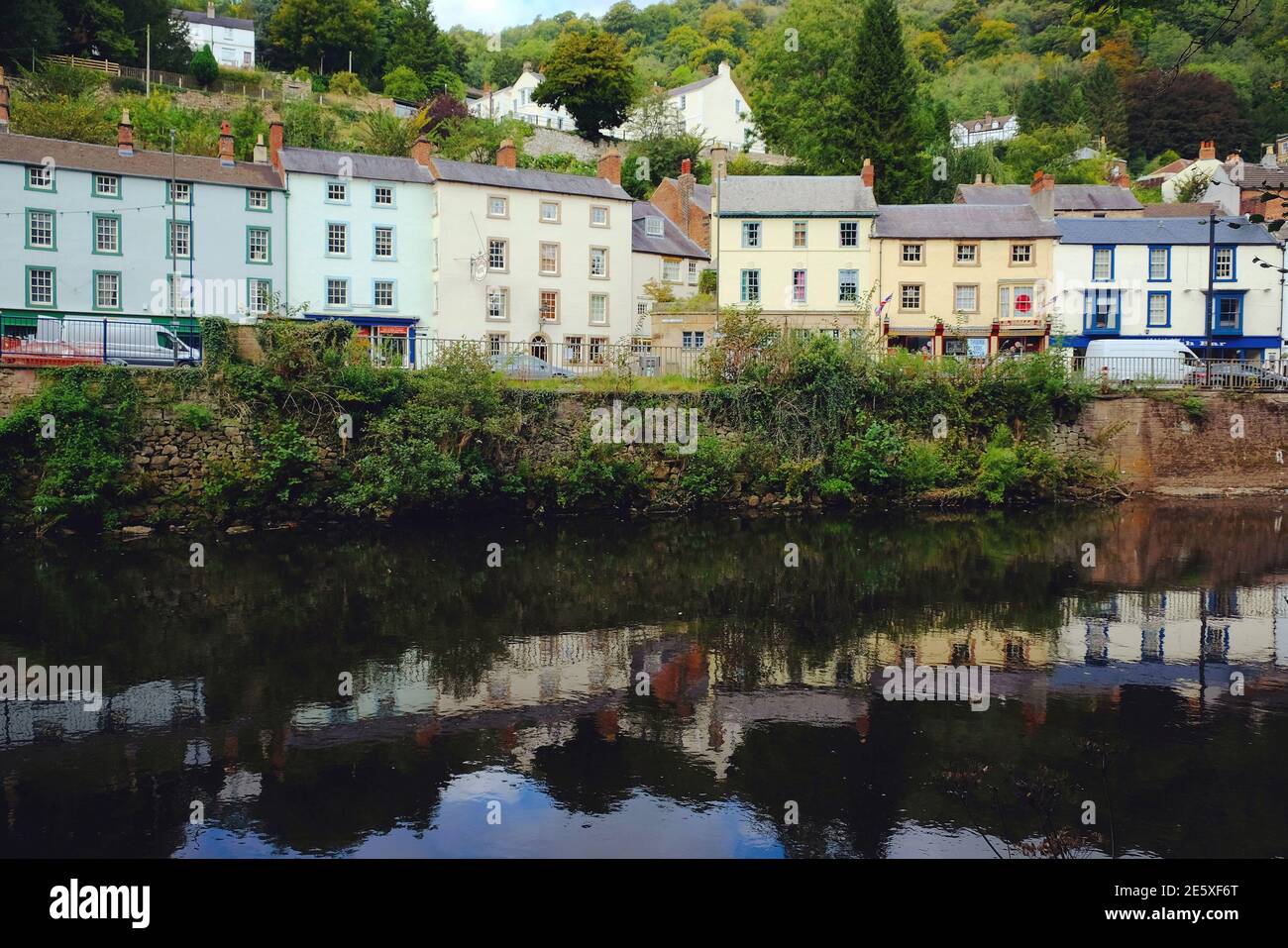 Pretty houses along the River Derwent in Matlock Bath, Derbyshire Stock ...