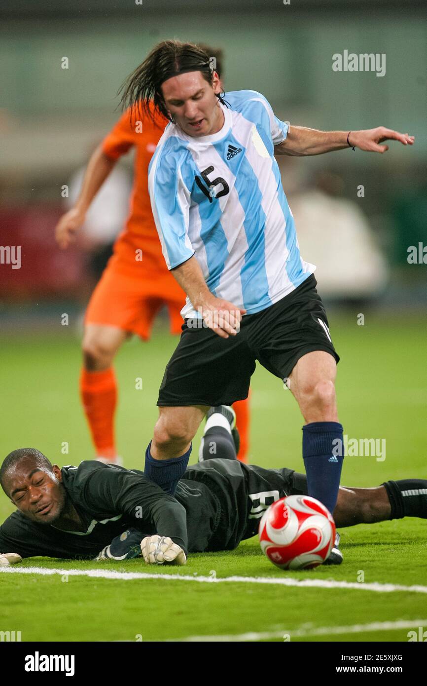 Lionel messi 2008 olympic soccer hi-res stock photography and images ...