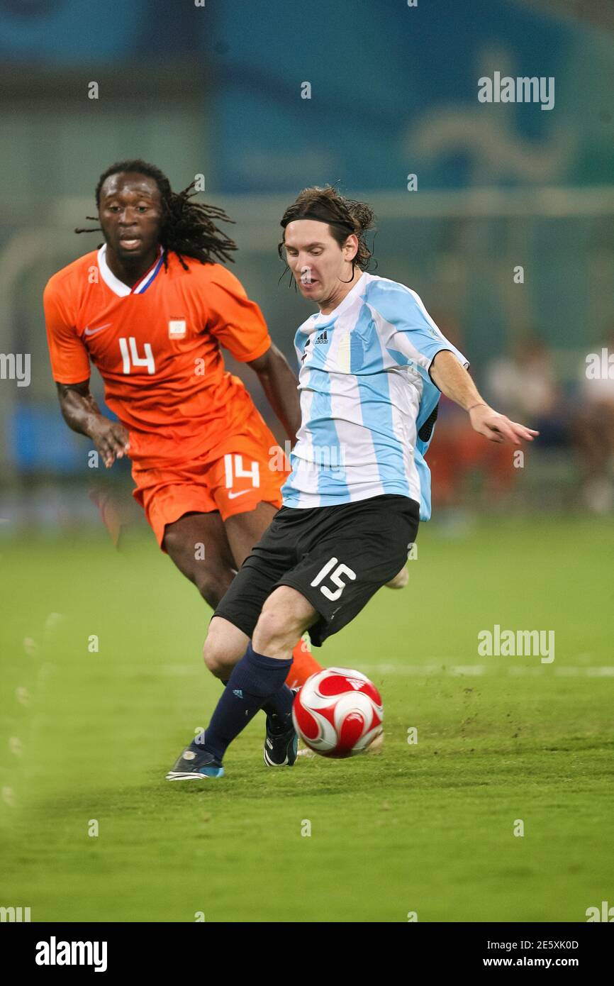 Lionel messi 2008 olympic soccer hi-res stock photography and images ...