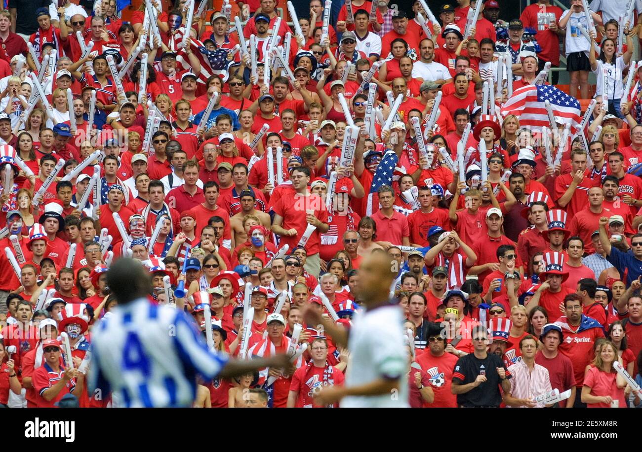 American soccer fans supporting their National team Stock Photo - Alamy