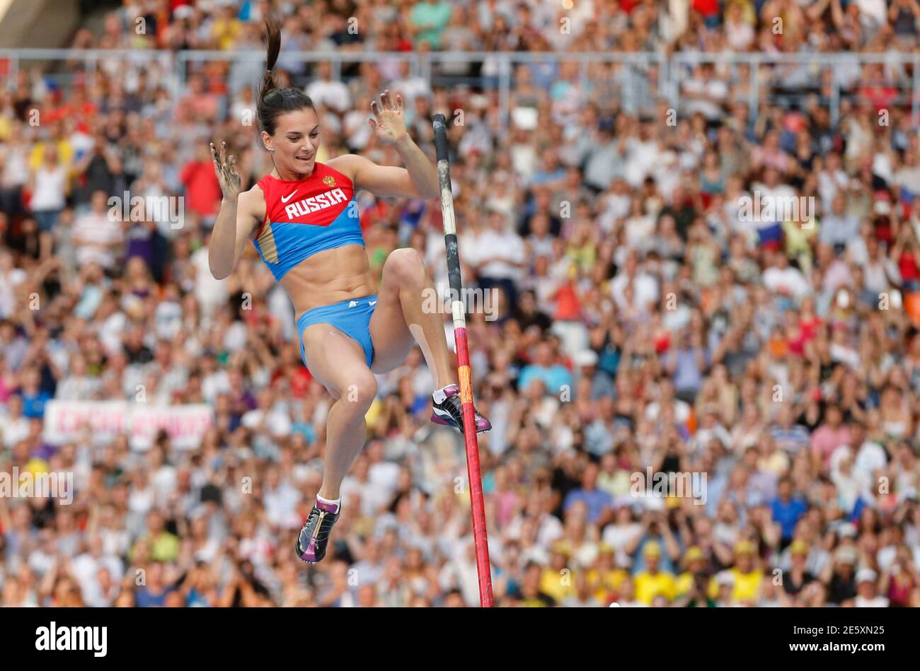 Yelena isinbayeva russia competes in hi-res stock photography and ...