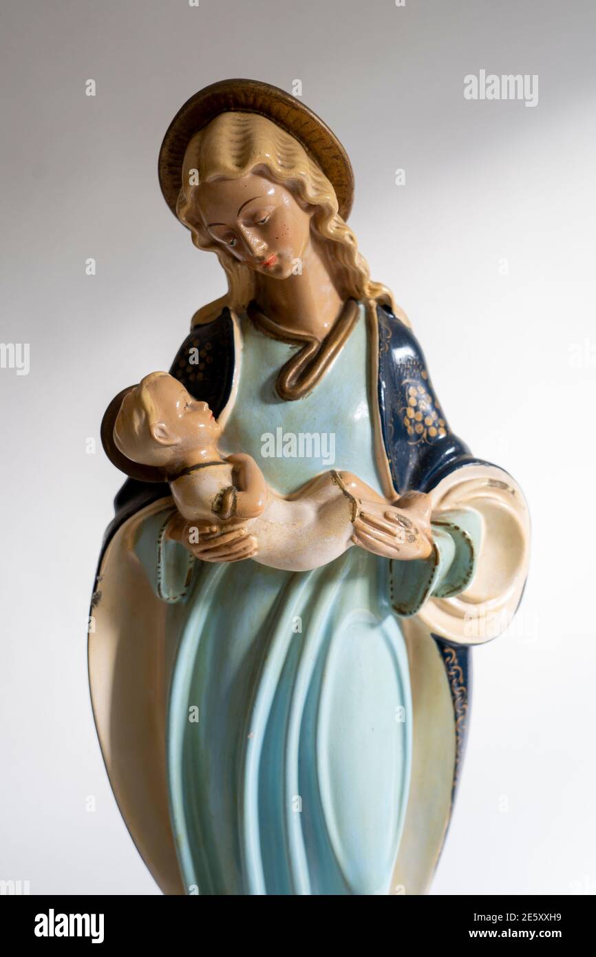 Broken statue jesus hi-res stock photography and images - Alamy
