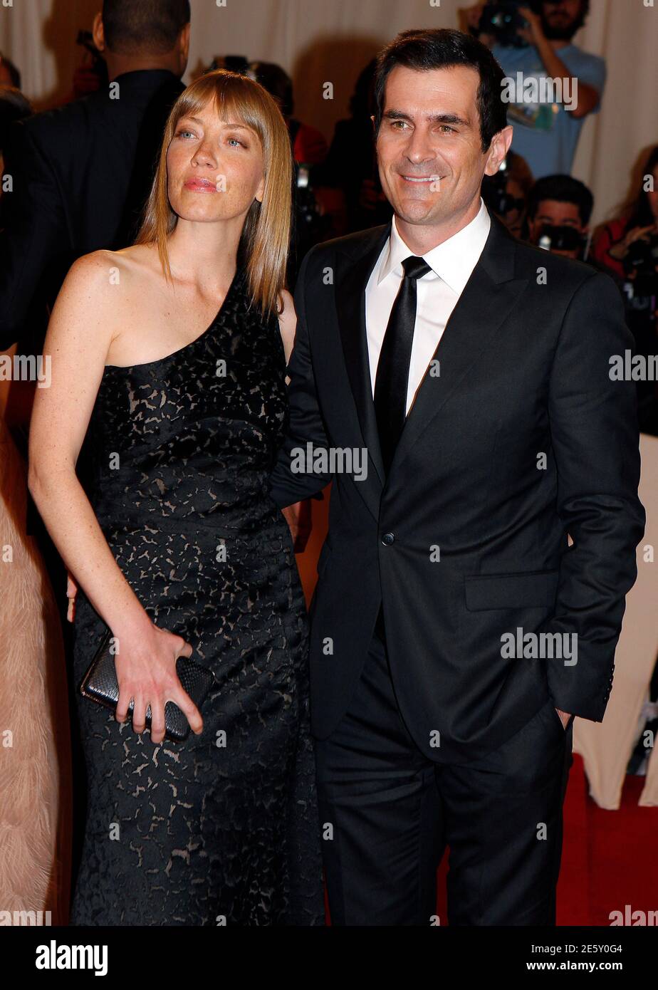 Actor ty burrell wife holly hi-res stock photography and images - Alamy