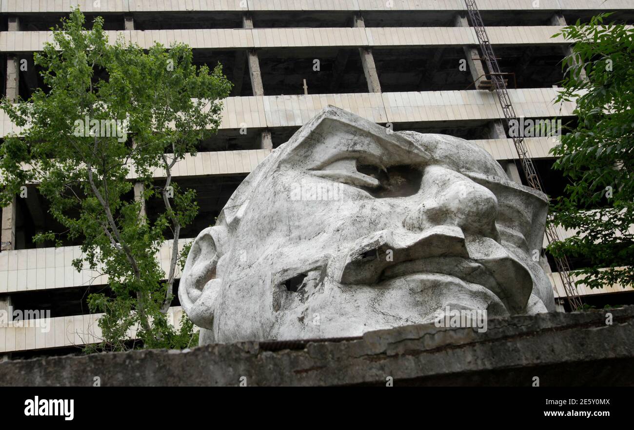Soviet factory lenin hi-res stock photography and images - Alamy