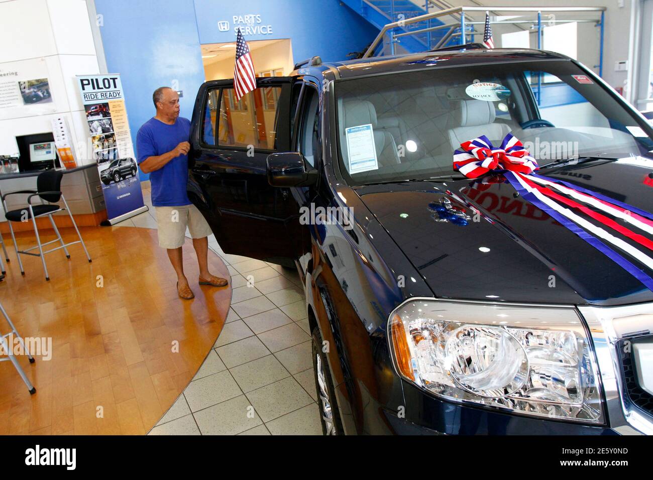 Auto superstore hi-res stock photography and images - Alamy