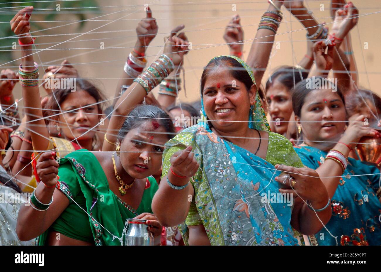 Banyan tree threads hi-res stock photography and images - Alamy