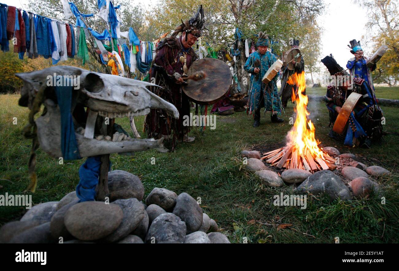 Tuvans people hi-res stock photography and images - Alamy