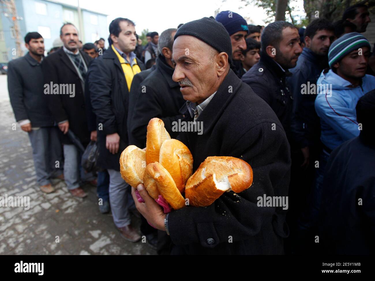 Receiving food at homeless shelter hi-res stock photography and images ...