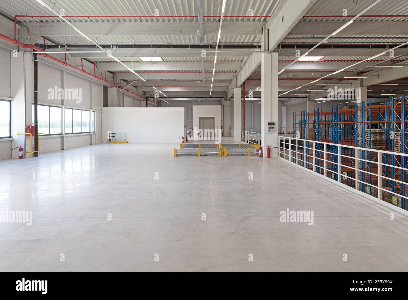 Empty Floor Space in Distribution Warehouse Interior Stock Photo - Alamy