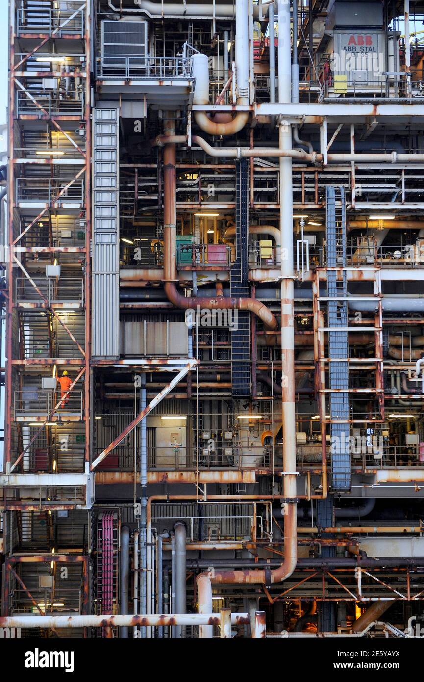 Oil companies aberdeen hi-res stock photography and images - Alamy