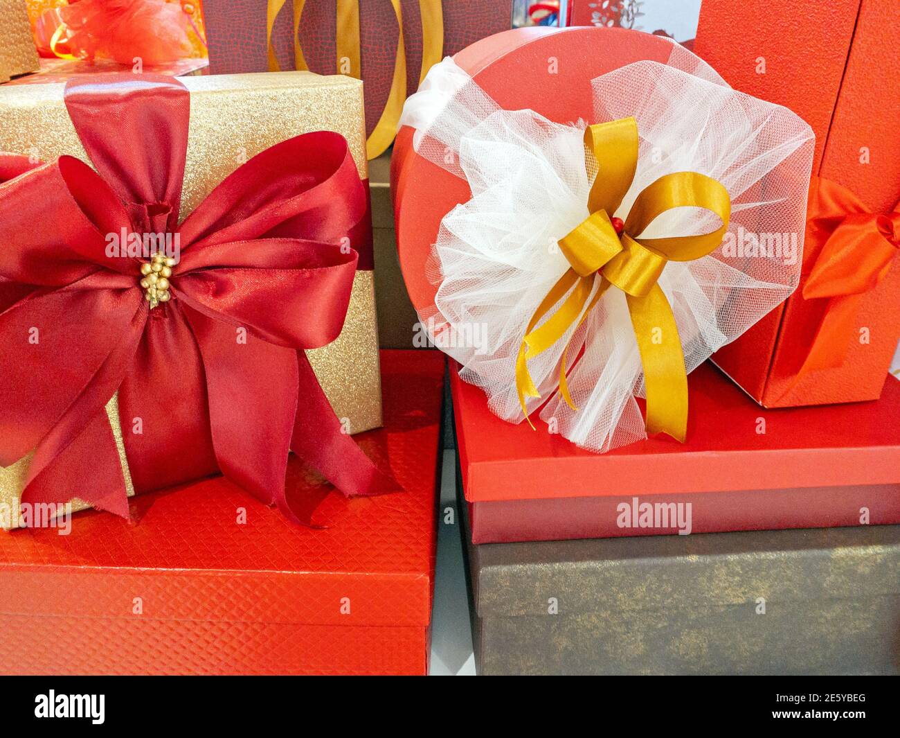 Big boxes hi-res stock photography and images - Alamy