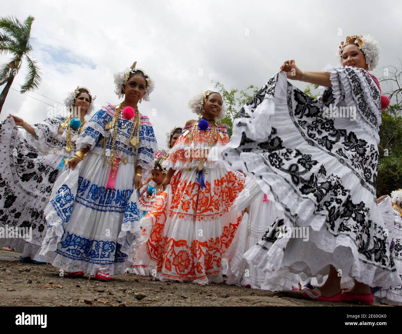Pollera parade hi-res stock photography and images - Alamy