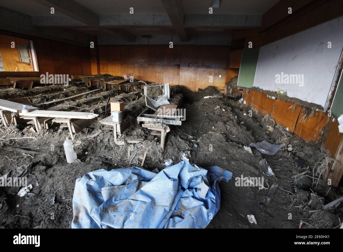 Earthquake school desk hi-res stock photography and images - Alamy