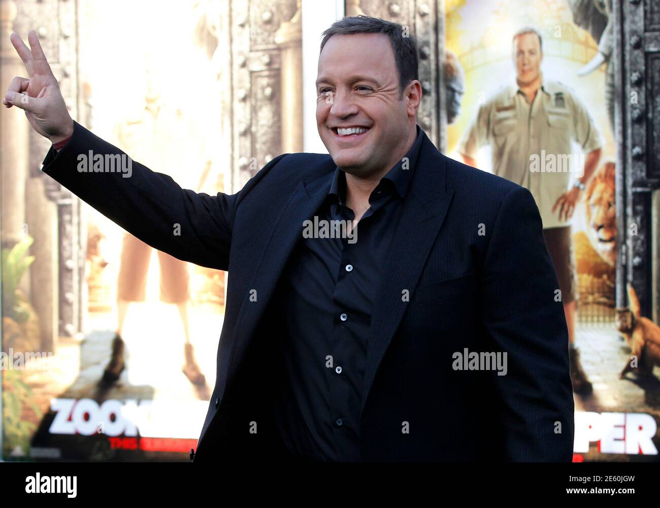 Kevin james zookeeper 2011 hi-res stock photography and images - Alamy