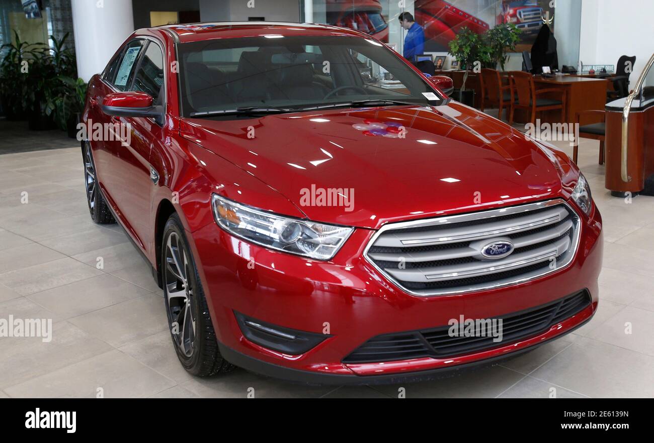 Red ford taurus hi-res stock photography and images - Alamy