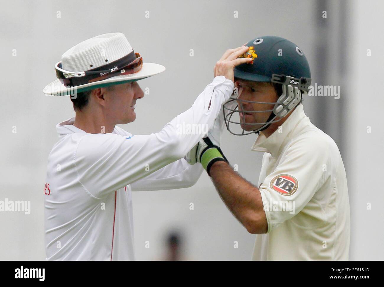 Umpire billy bowden hi-res stock photography and images - Alamy