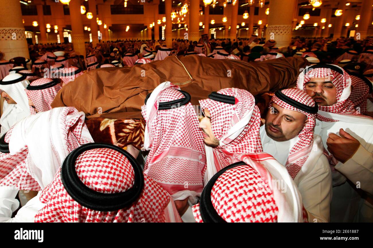 Prayer mosque riyadh hi-res stock photography and images - Alamy