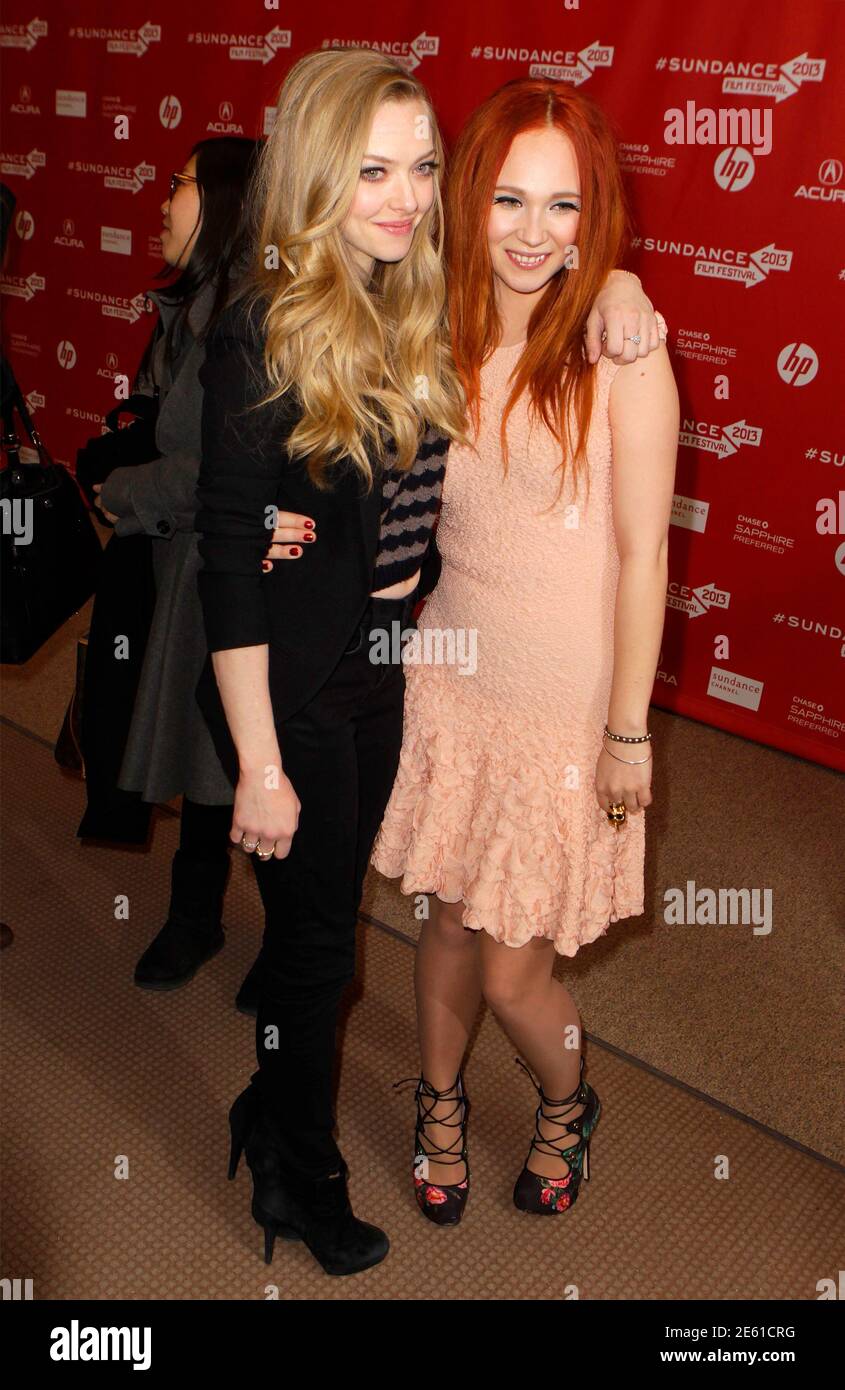 Amanda seyfried and juno temple hi-res stock photography and images - Alamy