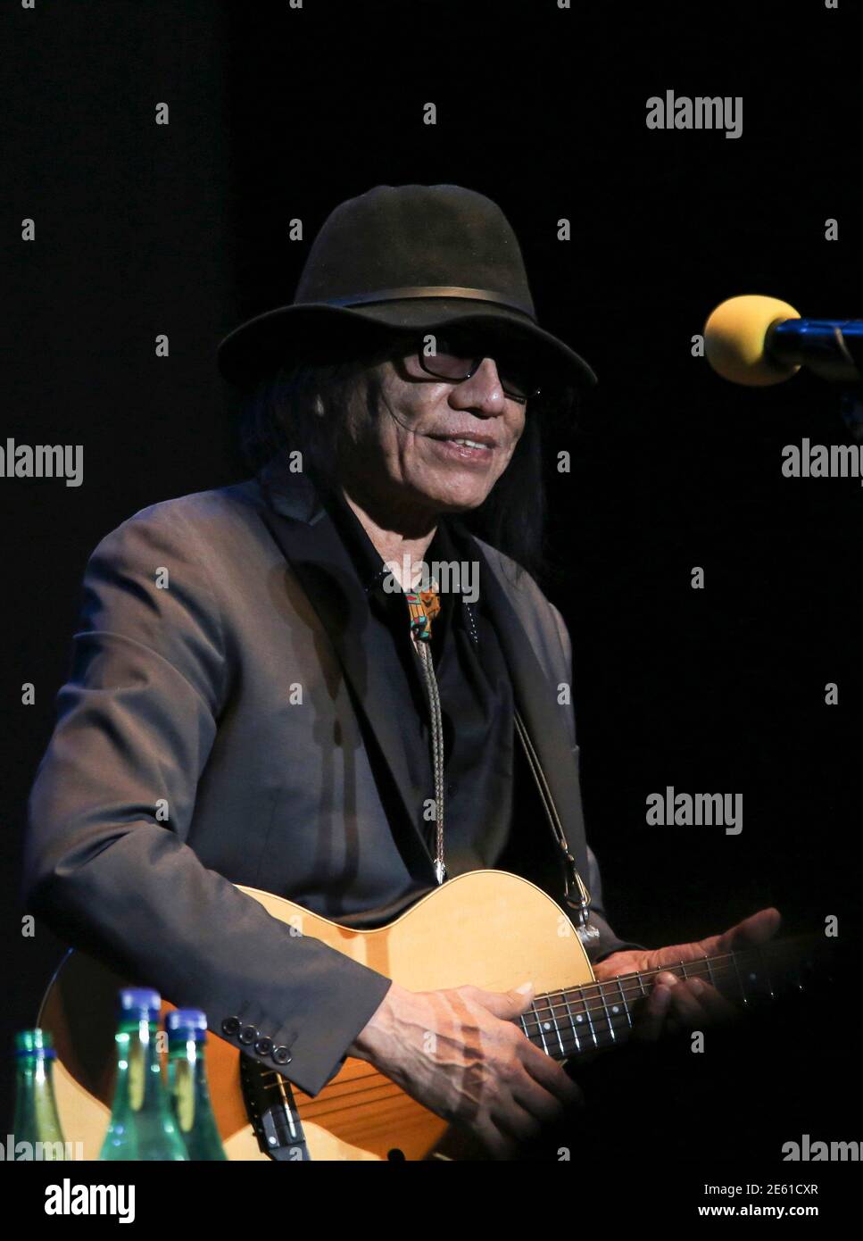 American folk singer hi-res stock photography and images - Alamy