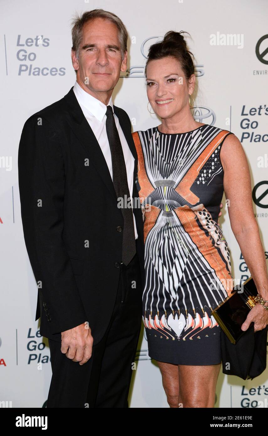 Scott bakula and wife hi-res stock photography and images - Alamy