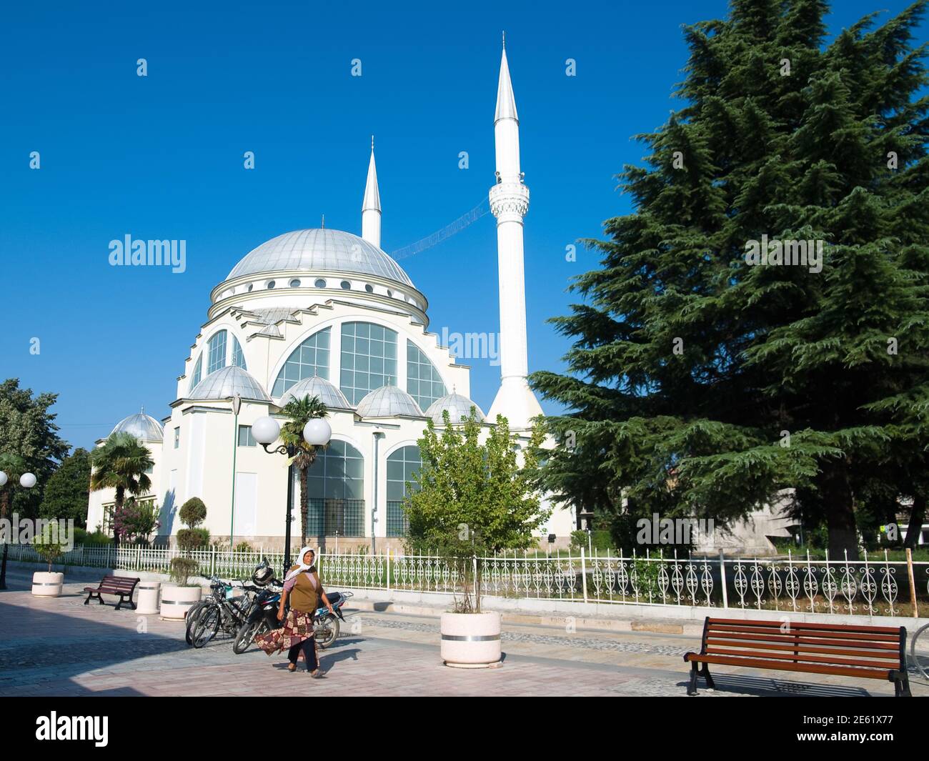 Traditional muslim woman albania hi-res stock photography and images ...