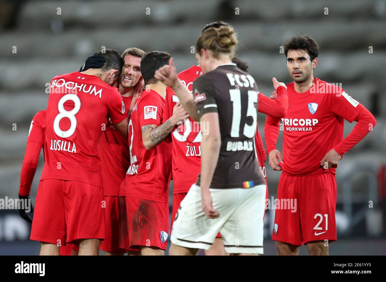 Hamburg, Germany. 28th Jan, 2021. Football: 2. Bundesliga, FC St. Pauli ...