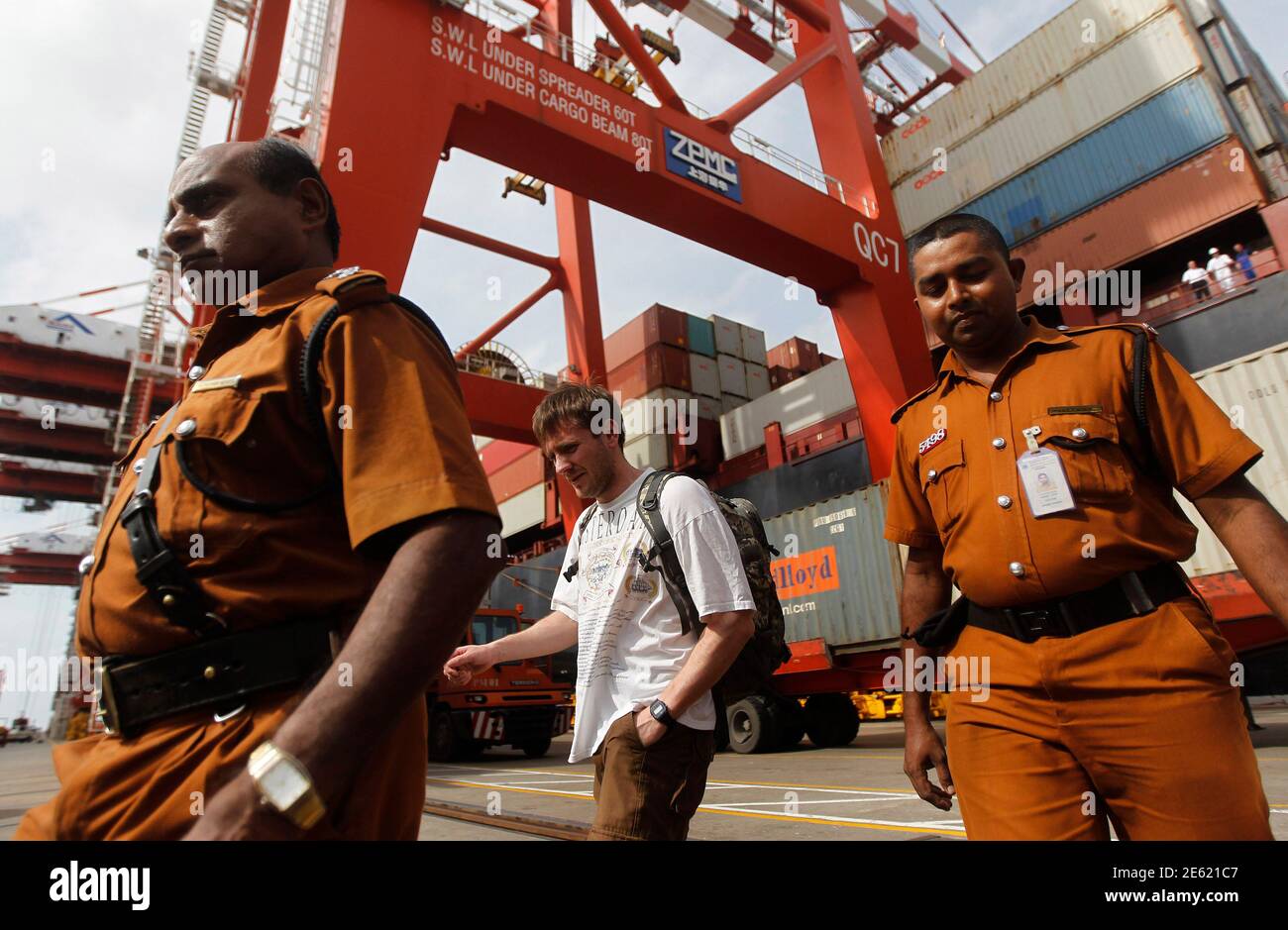 Container ship crew asia hi-res stock photography and images - Alamy