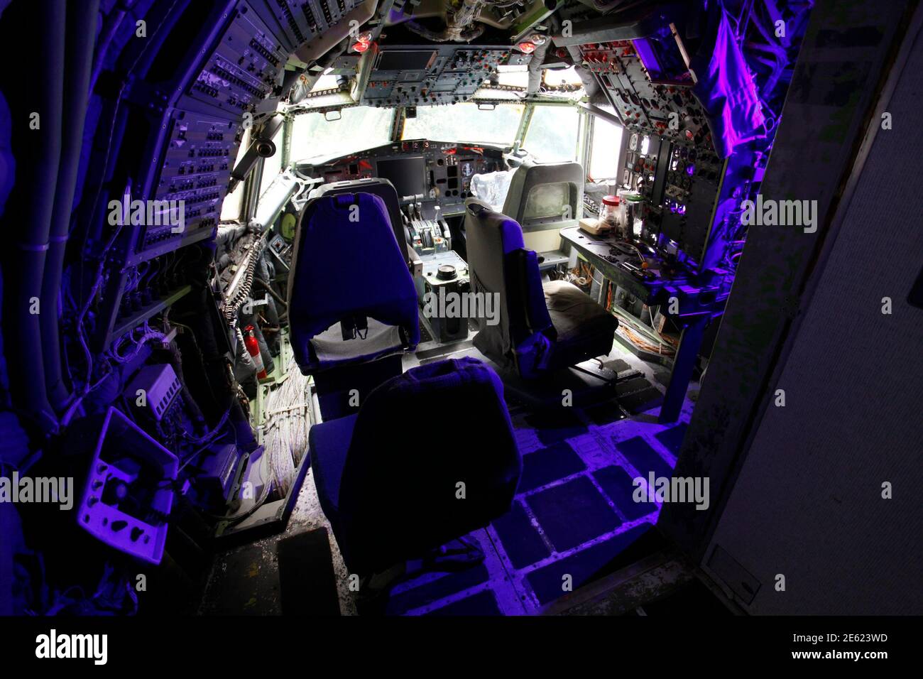 Boeing 727 Cockpit High Resolution Stock Photography and Images - Alamy