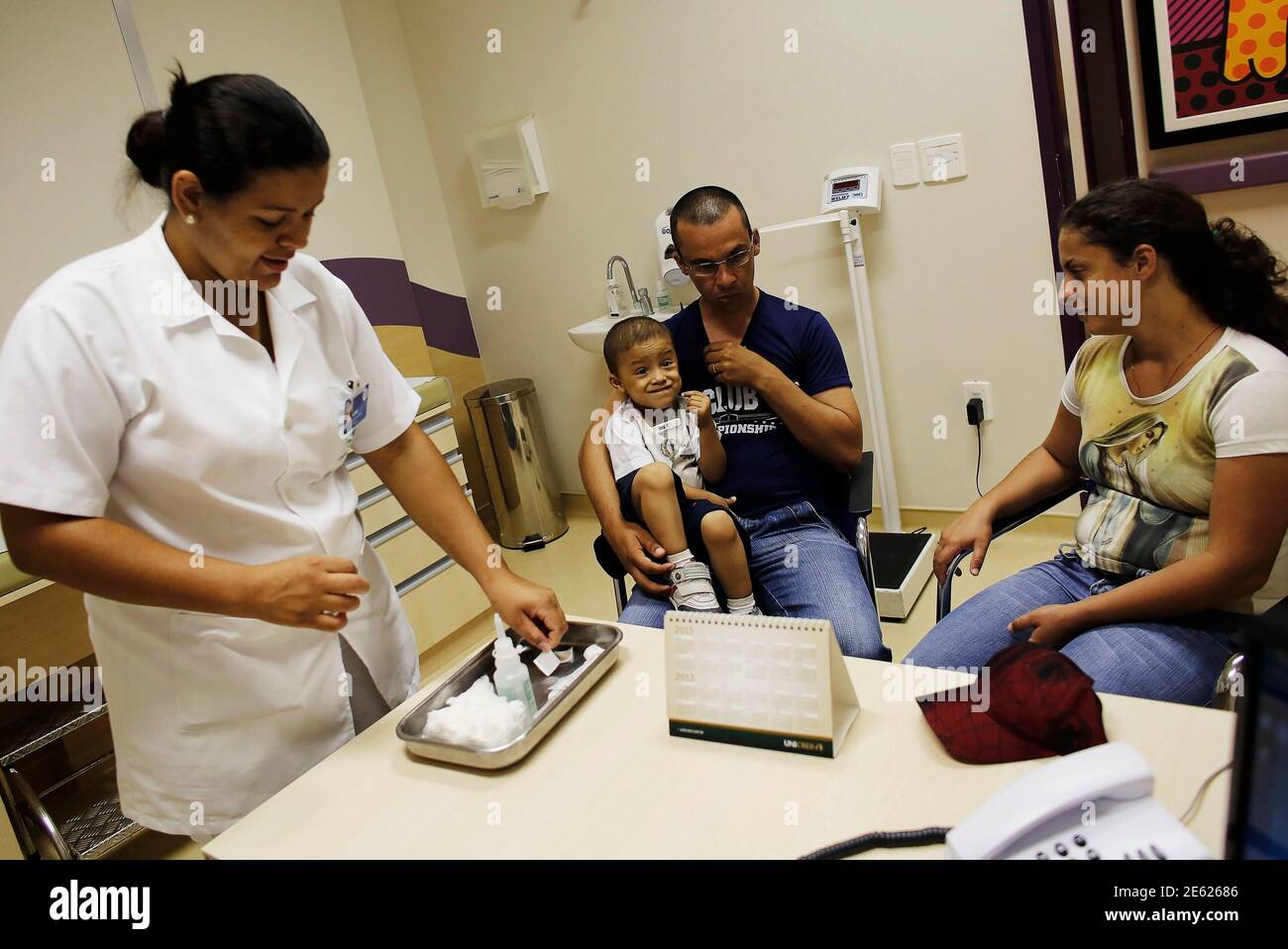 Three year old doctor hi-res stock photography and images - Alamy