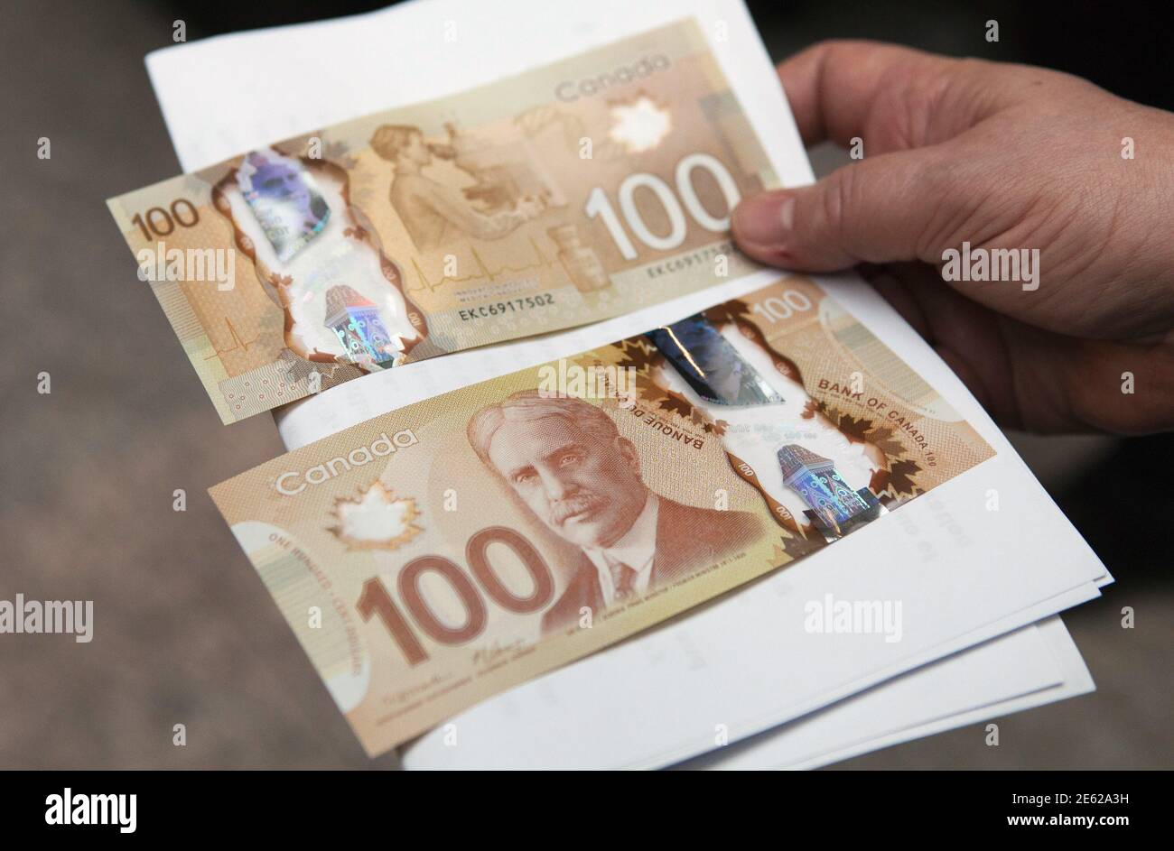 New canadian 100 dollar bills hi-res stock photography and images - Alamy
