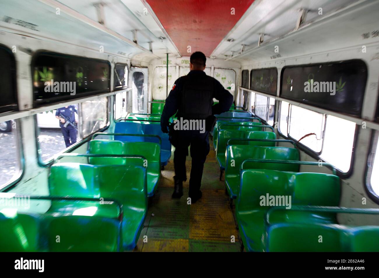 Second world war bus hi-res stock photography and images - Alamy