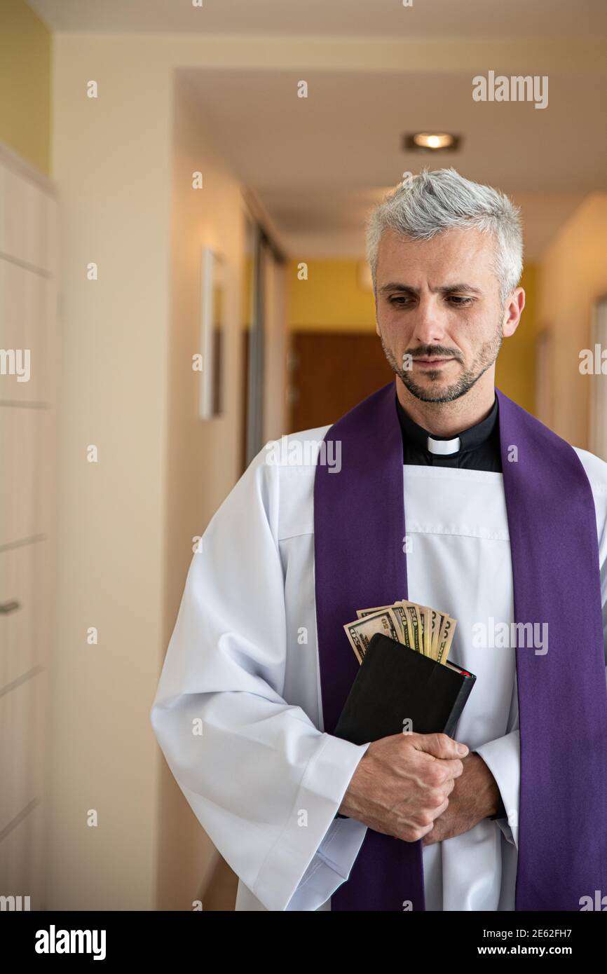 Catholicism catholic priest hi-res stock photography and images - Alamy