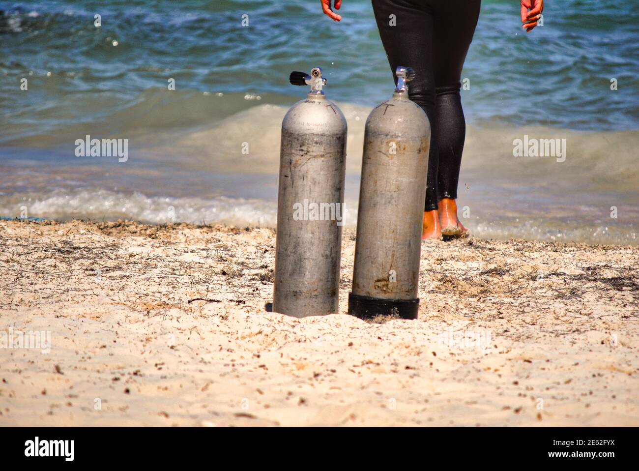 Diving bottles hi-res stock photography and images - Alamy